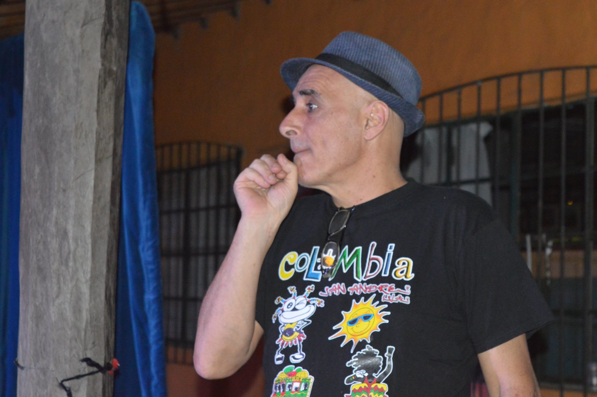 Levantar cabeza: un nuevo personaje para sentir con el teatro de ...